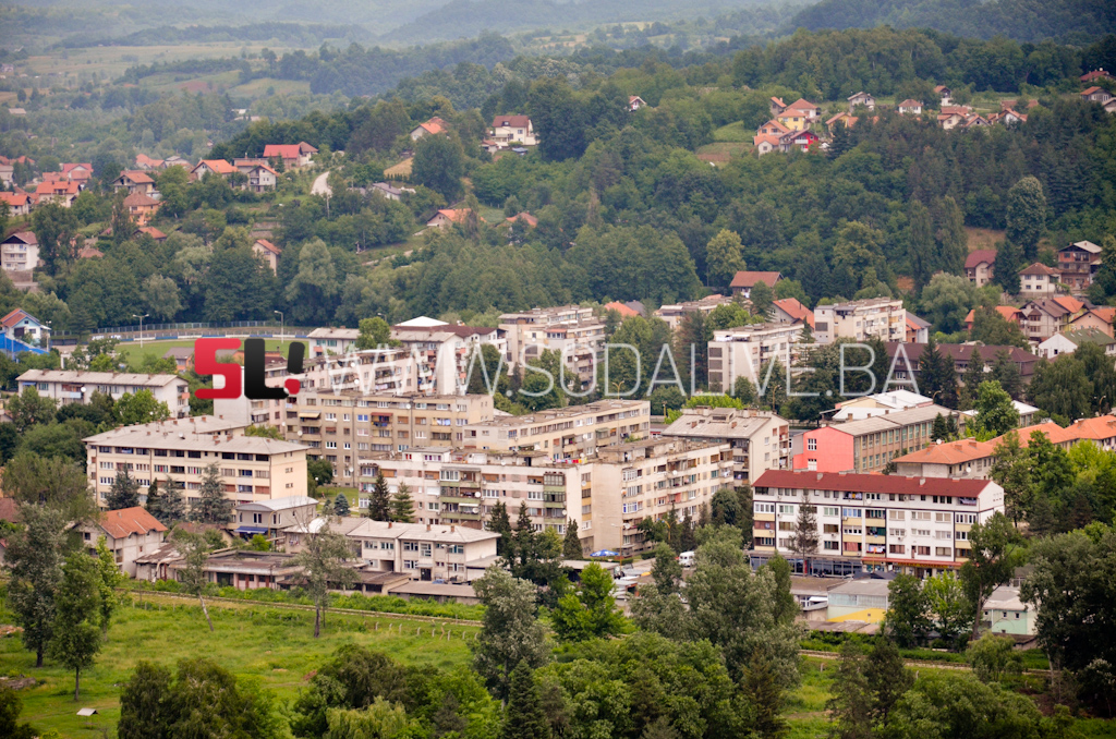 Pogled na Lukavac sa 105 metara visine