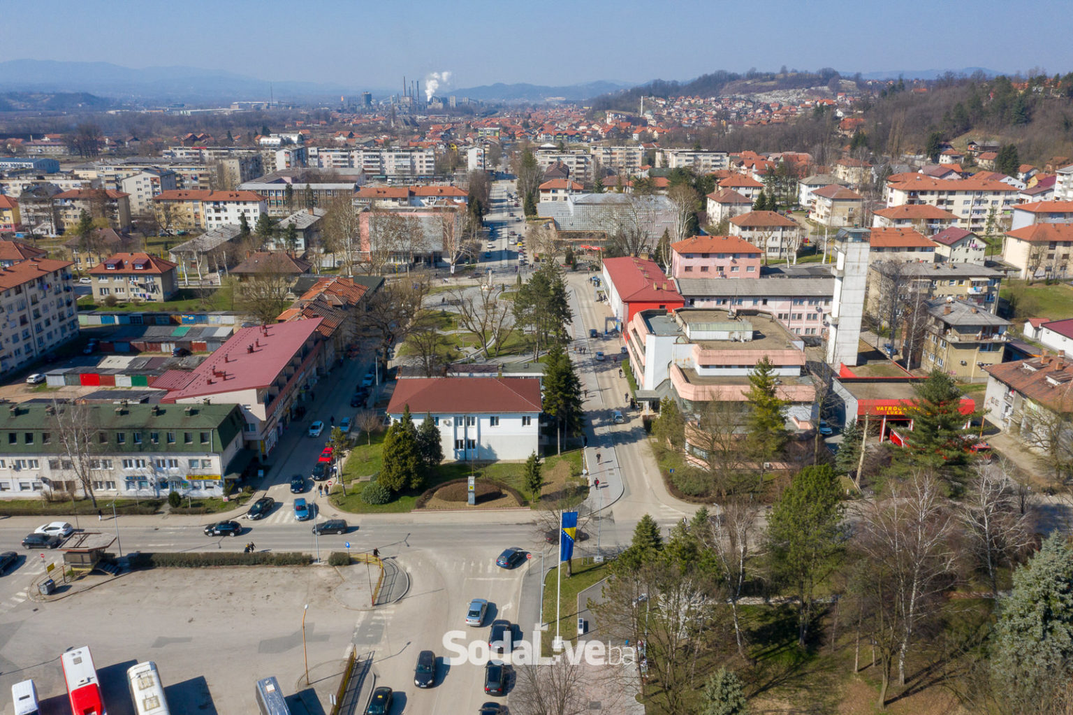 Lukavac: Srbin, Bošnjak i Hrvat podigli zastavu BiH (FOTO+VIDEO)